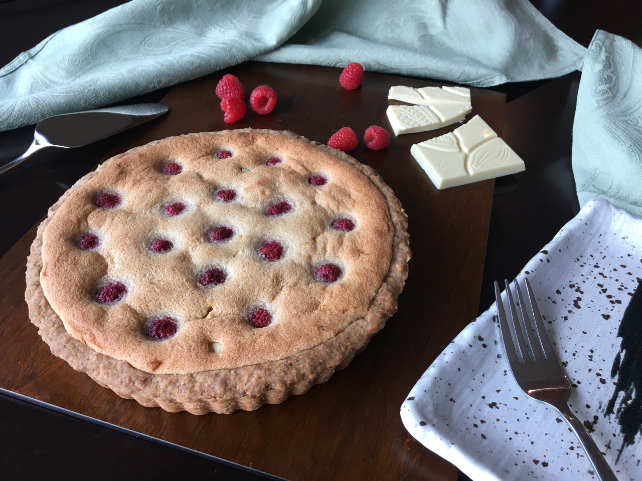 Magical Frangipane Tart with Raspberries and White Chocolate – Put the ...